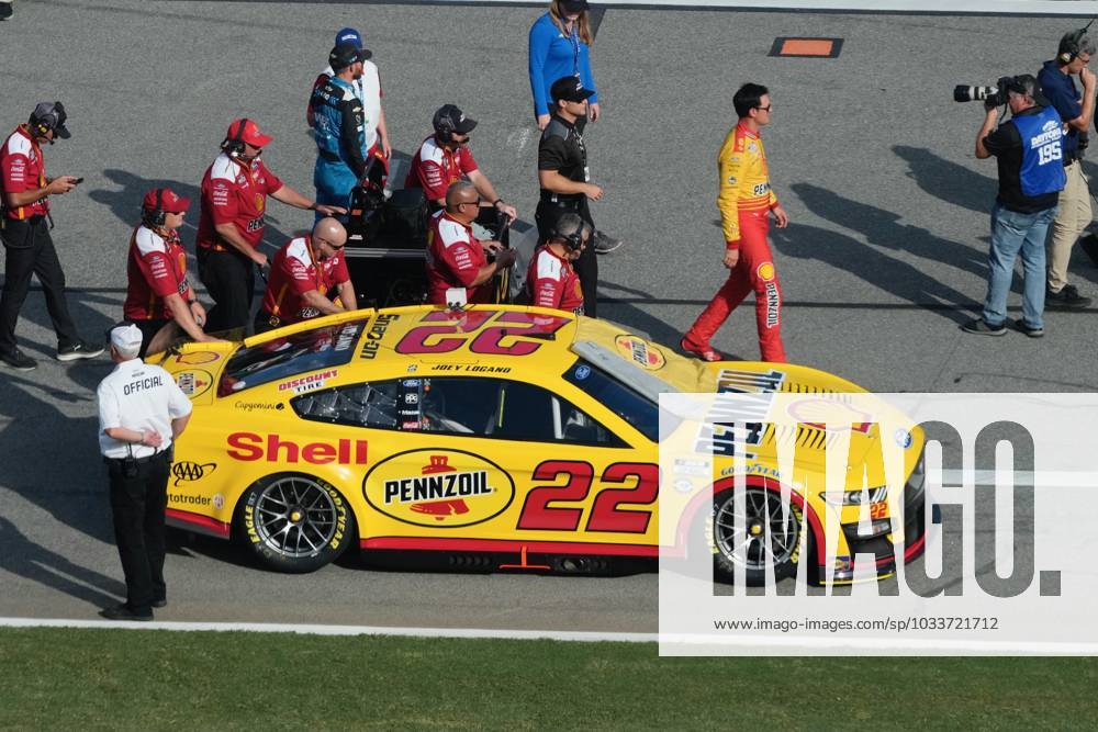 Syndication: Daytona Beach News-Journal Joey Logano and his crew walk ...