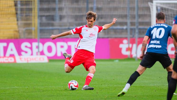 Luca Denk 16, FC Bayern München II shooting at goal, FC Bayern II v SV ...