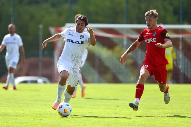 Levis Schaber Balingen in a running duel with Tim Kircher Steinbach TSV ...