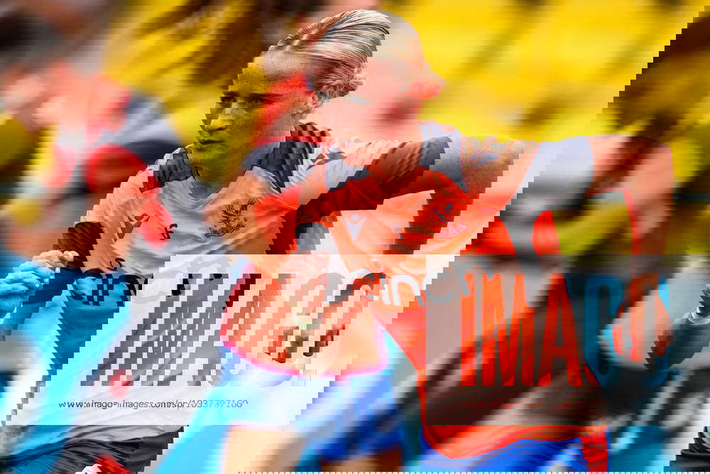 Aimee Everett (6 Crystal Palace) warms up prior to the Barclays FA ...