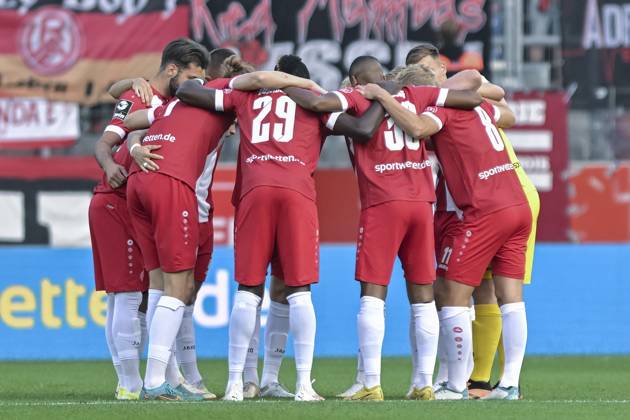 Players troop of the team of Rot Weiss Essen 20 08 2023 Football 3 Liga ...