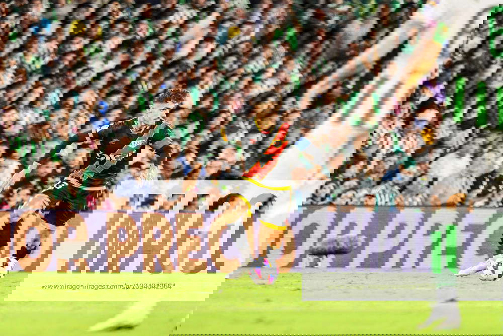 SEVILLA, SPAIN - SEPTEMBER 2: Oscar Valentin of Rayo Vallecano drive ...