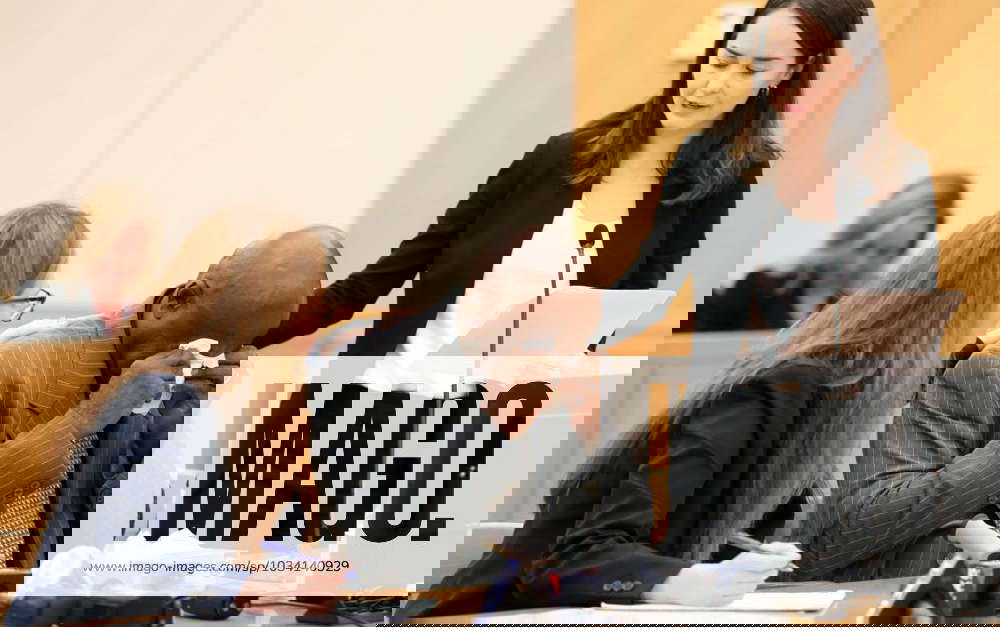 Syndication: Westchester County Journal News Leonard Mack, center, is ...