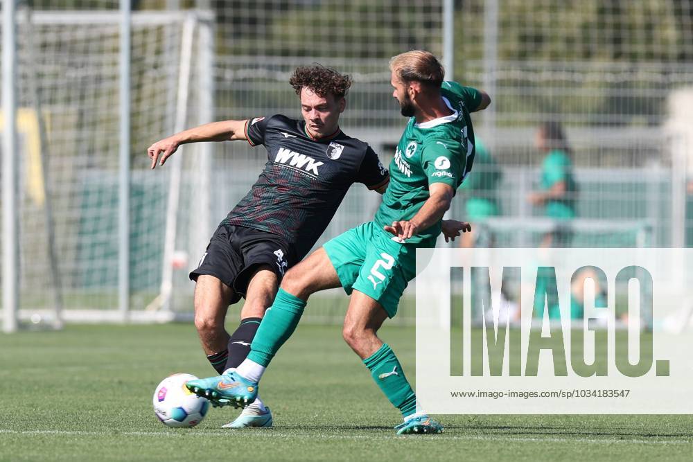 in duel, action, with Aaron Zehnter 42 FC Augsburg , Simon Asta 2 SpVgg ...