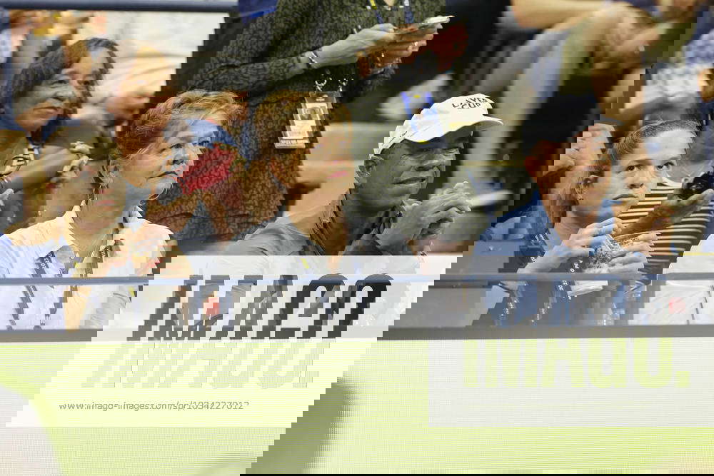 Ben Shelton family, front R L front father Bryan, mother Lisa and ...