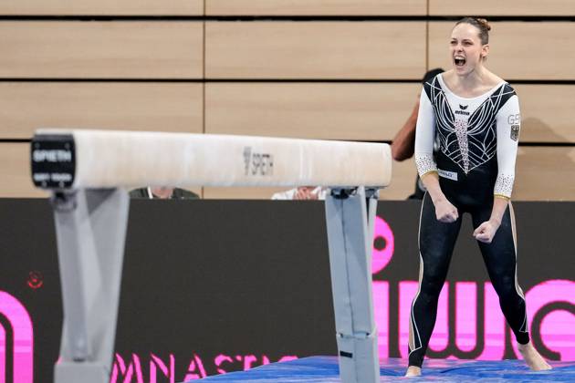 Sarah Voss Germany, TZ DSHS Köln, on balance beam BB, balance beam ...