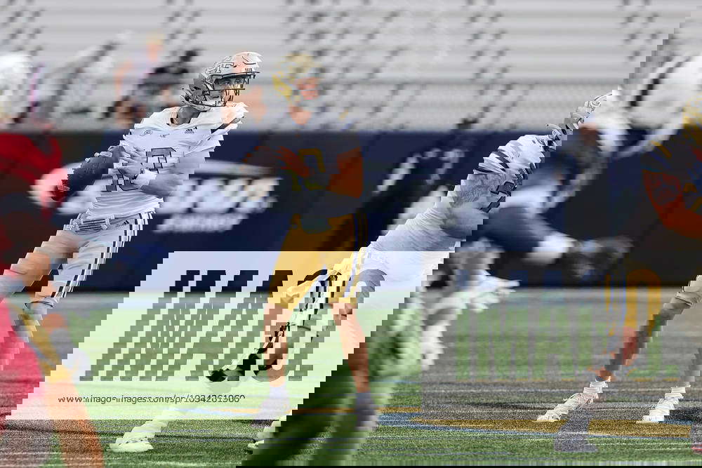 September 9, 2023: Georgia Tech s Haynes King (10) looks for a receiver ...