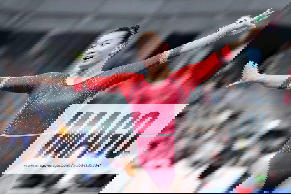 Anny Wu Switzerland , single image, single photo, action, joy, happy, glad, friendly, cheerful