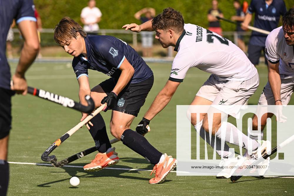 Oree s Max Langer and Watduck s Jeremy Wilbers fight for the ball ...