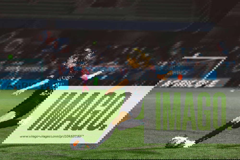 Jade Le Guilly (28) from PSG in action during the trophÃ e des ...