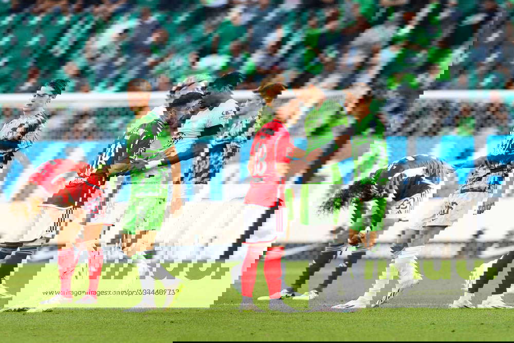 Moritz Jenz VfL Wolfsburg, 25 with Josip Juranovic 1 FC Union Berlin ...