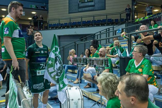 Domen Novak HSG Wetzlar , 75 celebrates with the fans after the home ...