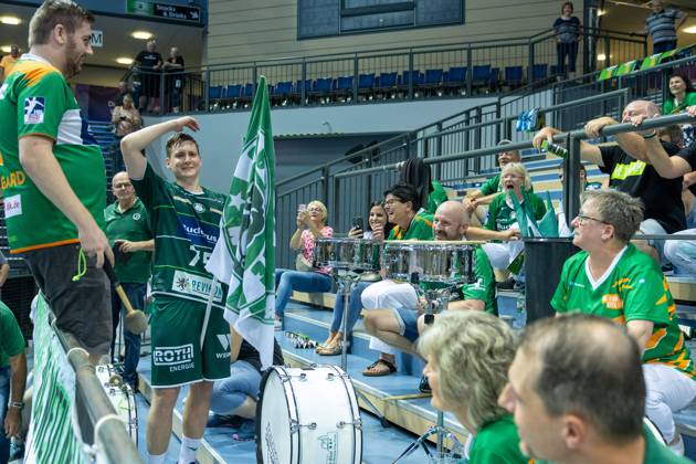 Domen Novak HSG Wetzlar , 75 celebrates with the fans after the home ...