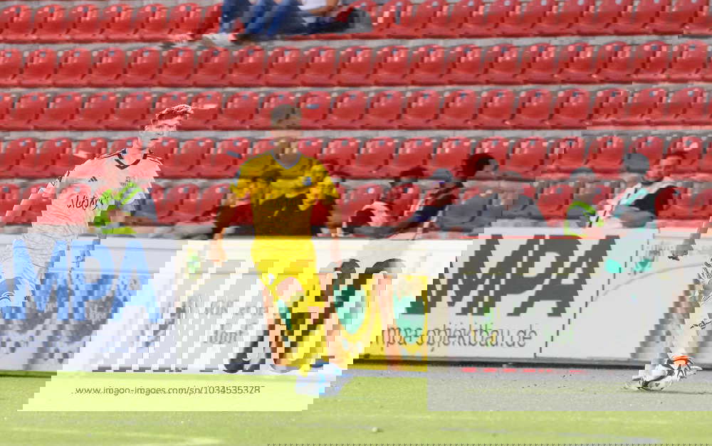 Luca Kerber 1 FC Saarbruecken, 33 SpVgg Unterhaching vs 1 FC ...