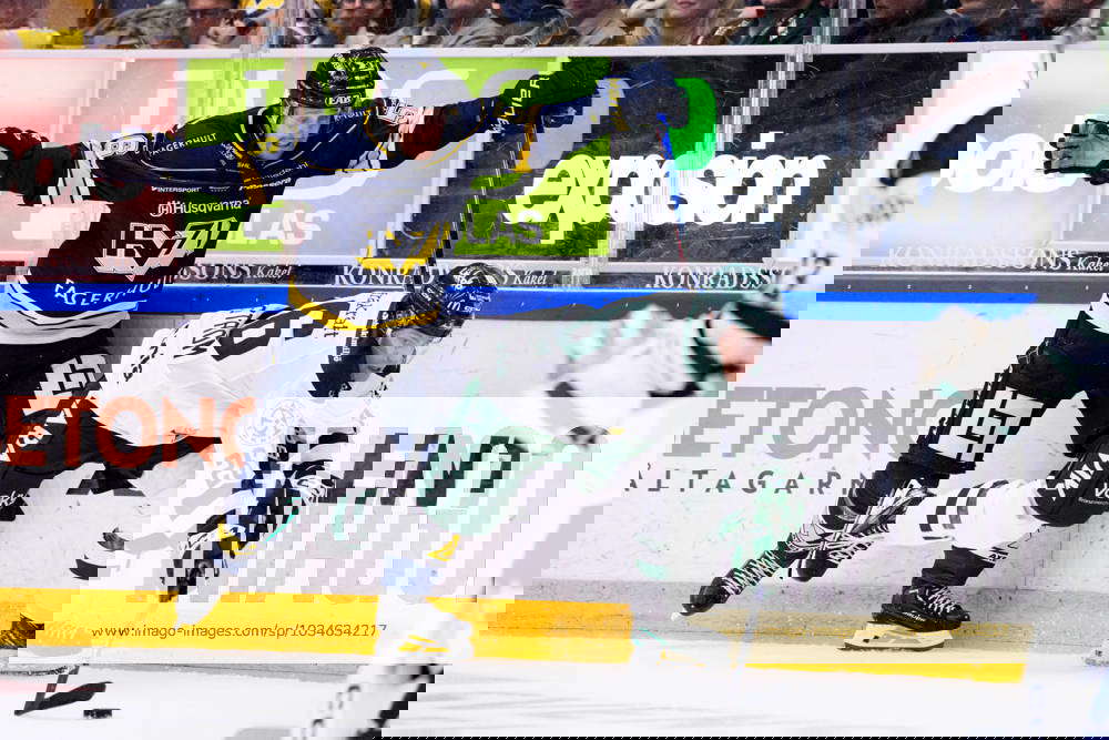 HV71s Fredrik Forsberg and Färjestads Joel Nyström during the SHL ice hockey match between HV71 and