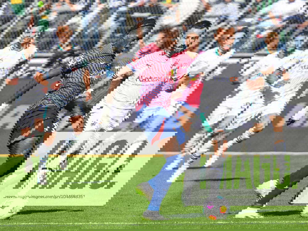 Castello Lukeba RB Leipzig, 23 plays the ball in front of Franck ...