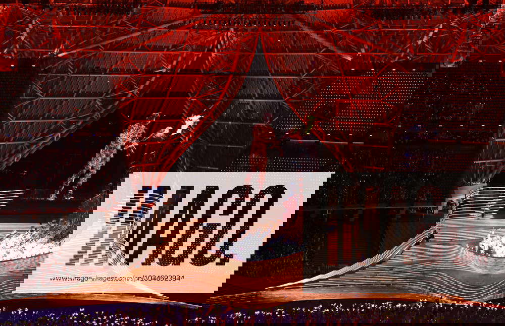 (230923) -- HANGZHOU, Sept. 23, 2023 -- Wang Shun and a digital ...