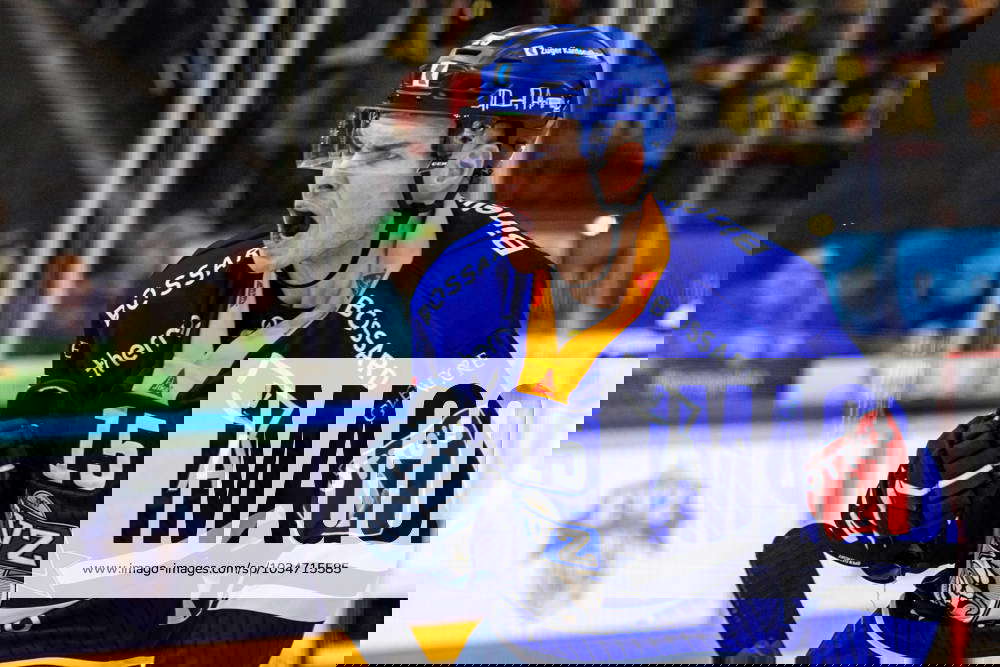 Gregory Hofmann 15 EV Zug celebrates his goal to make it 2 1 during the ...