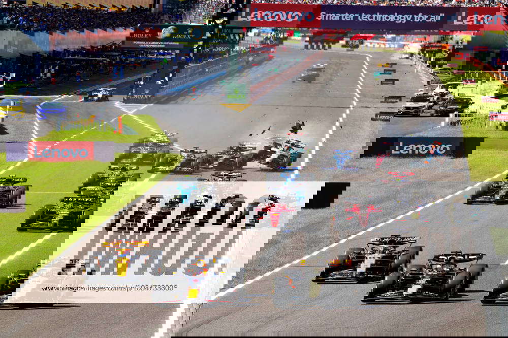 Start, 81 Oscar Piastri AUS, McLaren F1 Team , 1 Max Verstappen NLD ...