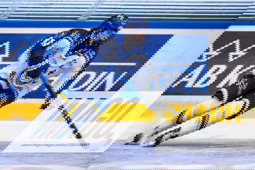 Leksands Aino Karppinen during the SDHL ice hockey match between ...