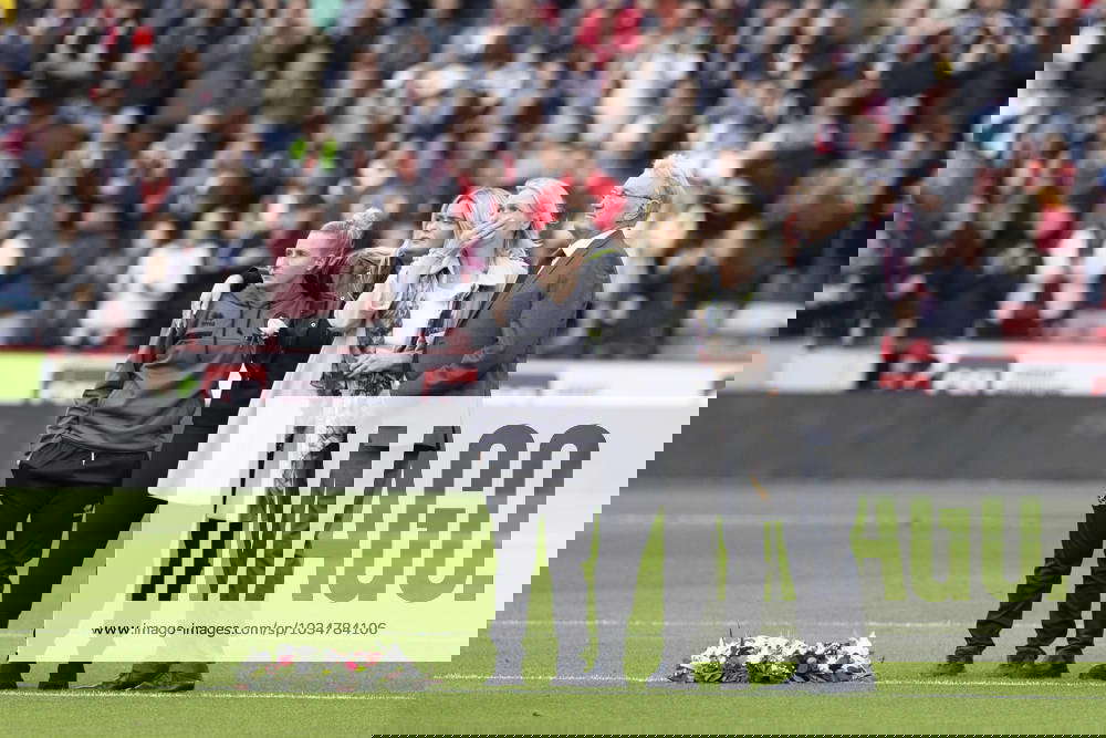 SHEFFIELD, ENGLAND - SEPTEMBER 24: Sheffield United women s captain ...