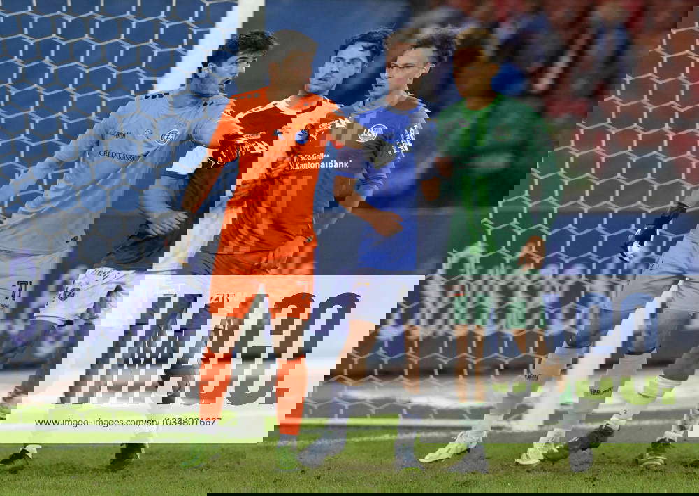 V l n r Goalkeeper Justin Hammel, Dirk Abels, GC, Julian von Moos, FCSG ...