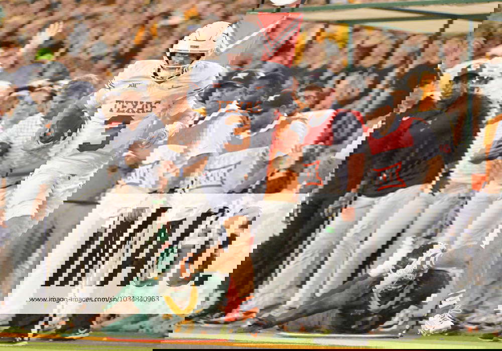 September 23 2023: Texas Longhorns quarterback Quinn Ewers (3) scores a ...