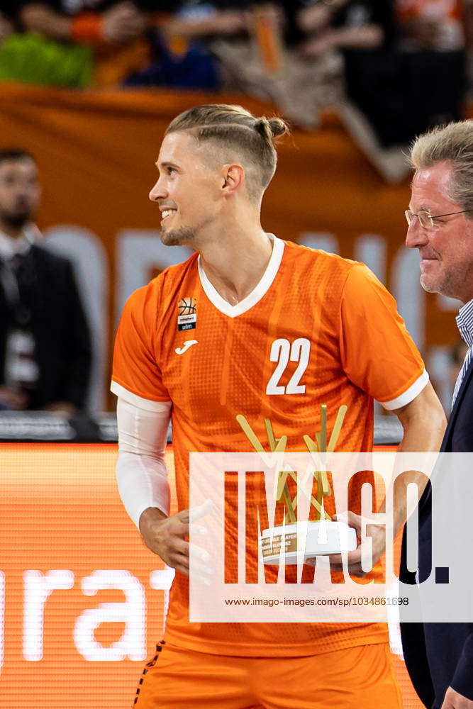 Prize for the Best Player of the season 22 23 Thomas Klepeisz ...