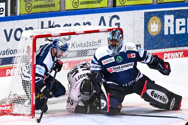 Eric Cornel Iserlohn Roosters, 18 Kevin Reich Iserlohn Roosters, 35 ...