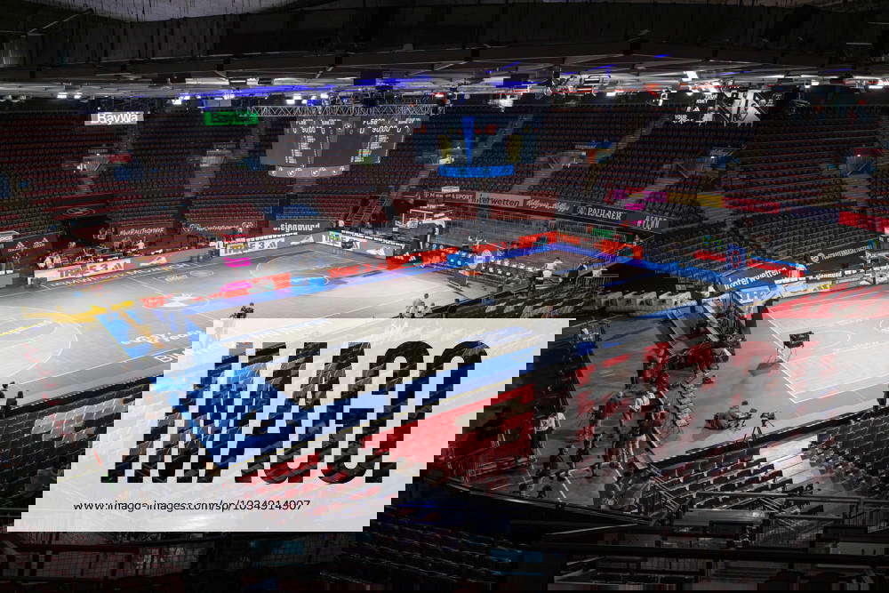 The new floor in the basketball arena BMW Park icon image, FC Bayern ...