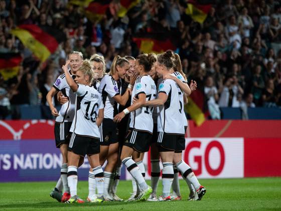 Lea Schueller Germany, 07 , Linda Dallmann Germany, 16 , Klara Buehl ...