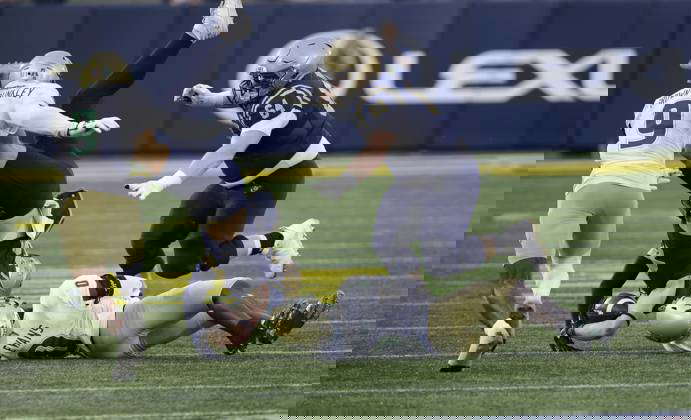 : Navy Midshipmen FB 46 Alex Tecza runs with the football during a NCAA ...