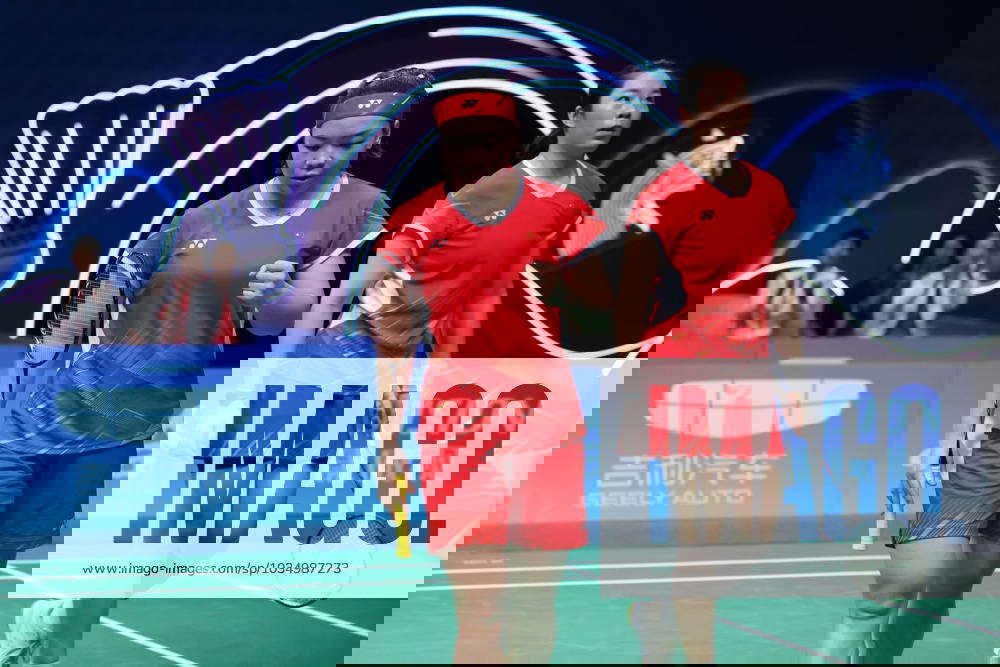 (231001) -- HANGZHOU, Oct. 1, 2023 -- Chen Qingchen (L) Jia Yifan of ...