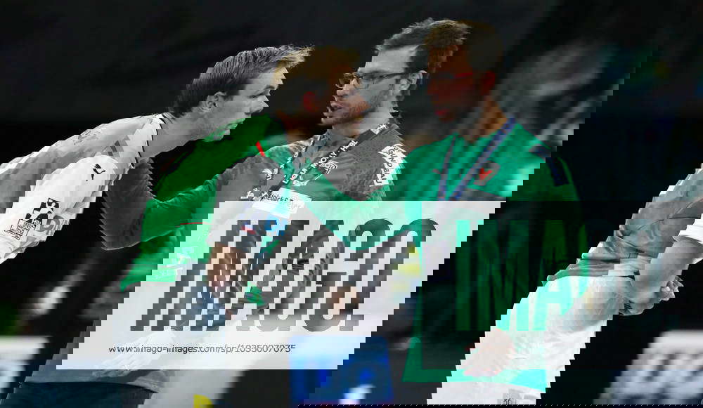 Coach Jaron Siewert talks with Mathias Gidsel action upper body sports ...