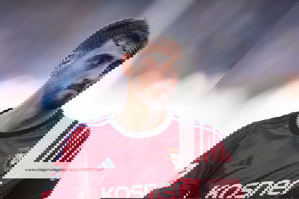 : Alejandro Catena of CA Osasuna looks on during the LaLiga EA Sports ...