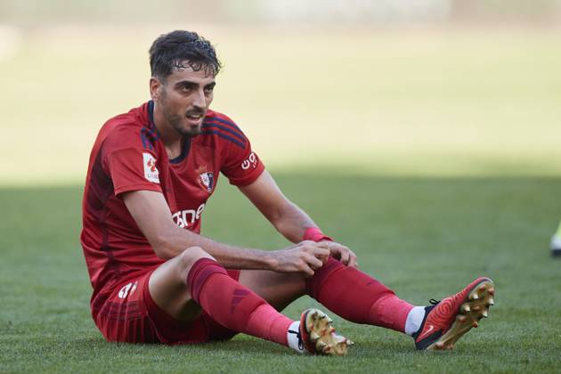 : Alejandro Catena of CA Osasuna looks on during the LaLiga EA Sports ...