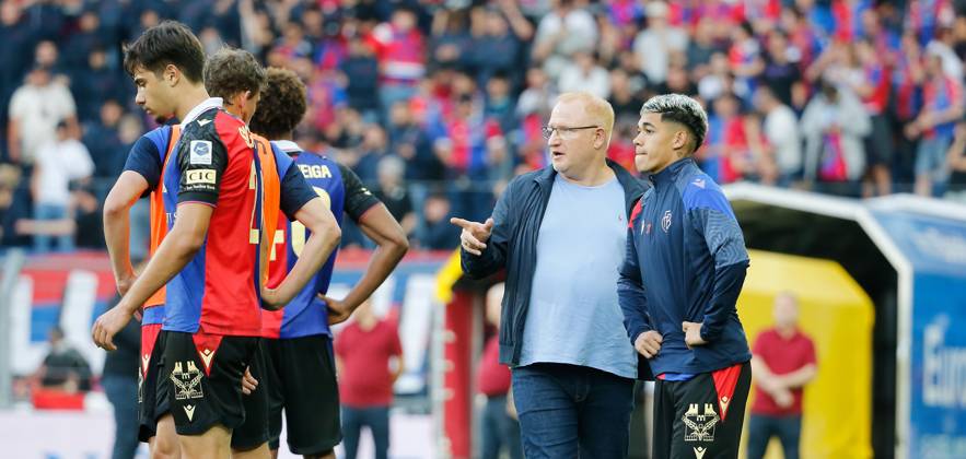 FC Basel Lausanne Ouchy Gabriel Sigua , Coach Heiko Vogel and Juan ...