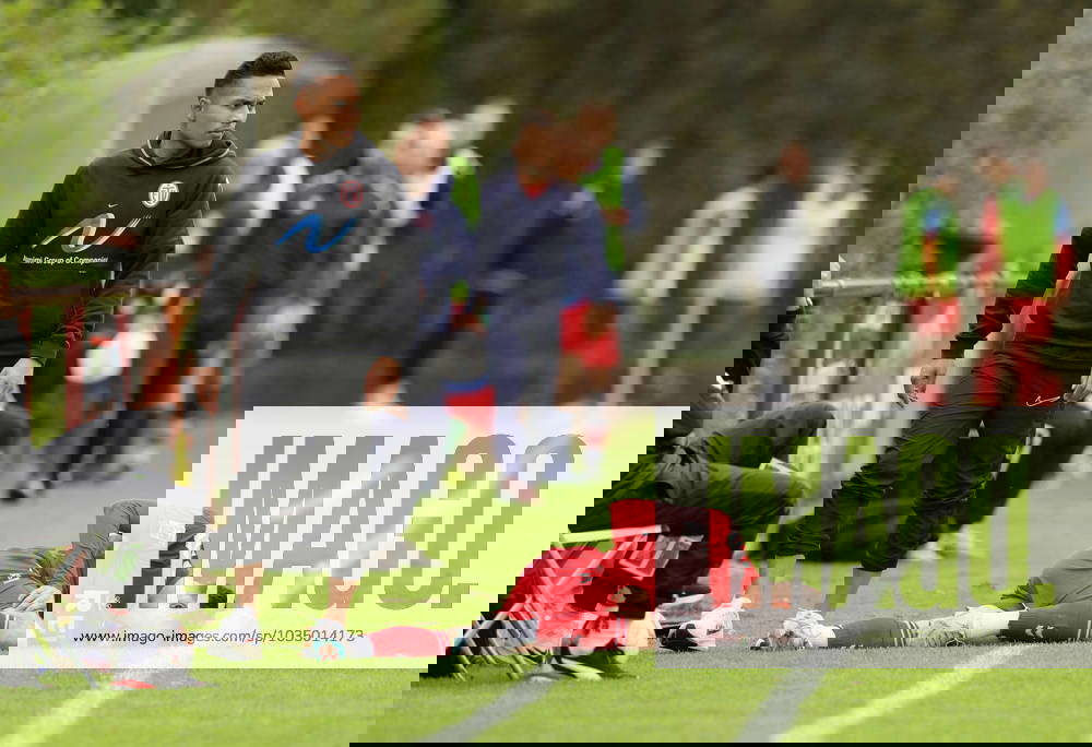 Photo devastated is Nick Gutmann Norderstedt , left coach Khalid ...