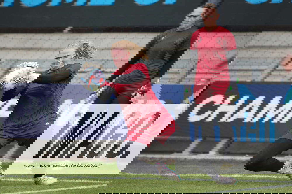 London, October 1 2023: Goalkeeper Jessica Gray during the Barclays ...