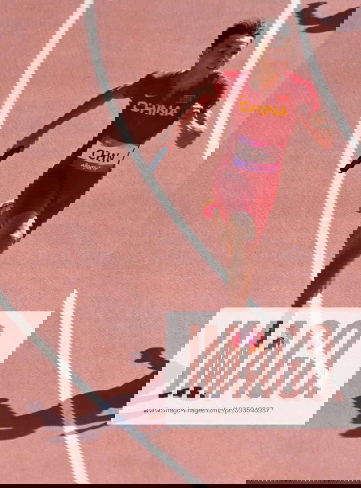 HANGZHOU, Oct. 2, 2023 -- Yan Haibin of China competes during the Men s ...