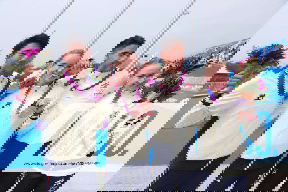 CHUN AN, Oct. 2, 2023 -- Athletes of China s Hong Kong pose for photos ...