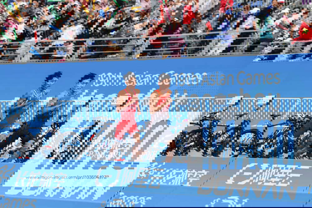 CHUN AN, Oct. 2, 2023 -- Li Mingxu of China and Wong Tsz To of China s ...