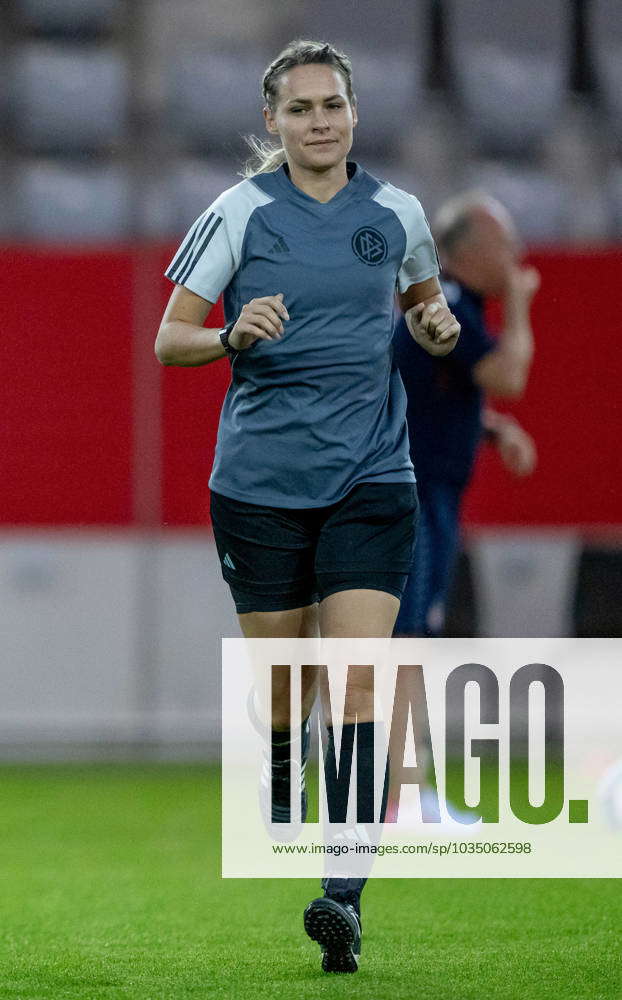 Annette Hanf referee assistant to wake up FC Bayern Muenchen women ...