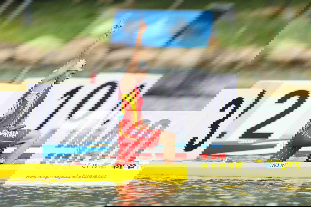 HANGZHOU, Oct. 3, 2023 -- Lin Wenjun of China celebrates after the ...