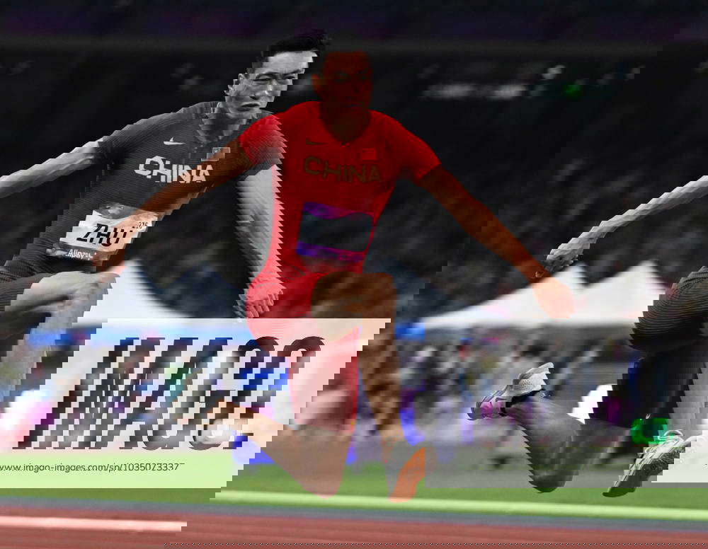 (231003) -- HANGZHOU, Oct. 3, 2023 -- Zhu Yaming of China competes ...