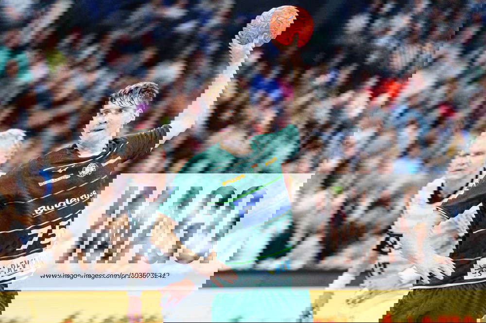 7 Meter Throw Domen Novak HSG Wetzlar, 75 GER, THW Kiel vs HSG Wetzlar ...