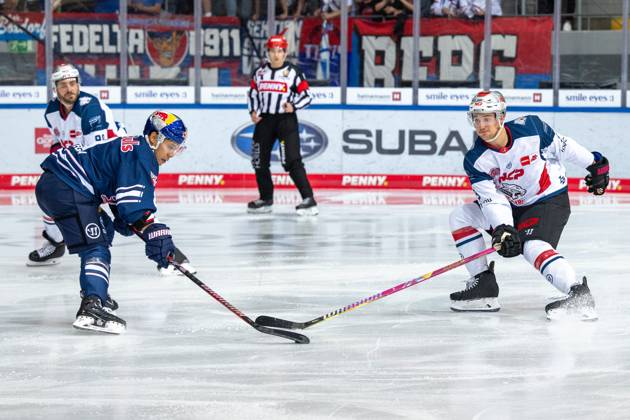 Austin Ortega EHC Red Bull Muenchen, 08 in duel with Janik Moeser ...