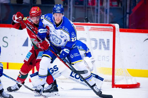 ÖRNSKÖLDSVIK 20231003 Leksands Lukas Vejdemo scores 2 0 during Tuesdays ...