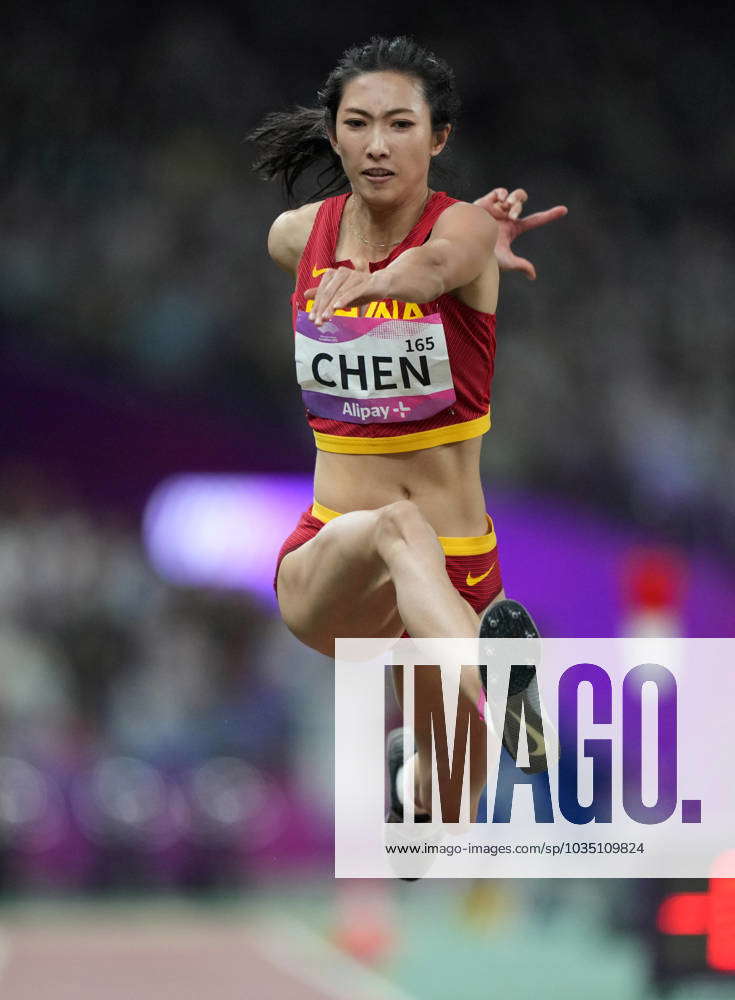 (231004) -- HANGZHOU, Oct. 4, 2023 -- Chen Jie of China competes during ...