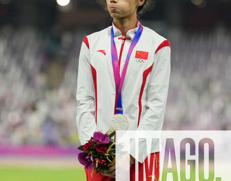 (231004) -- HANGZHOU, Oct. 4, 2023 -- Silver medalist Zeng Rui of China ...